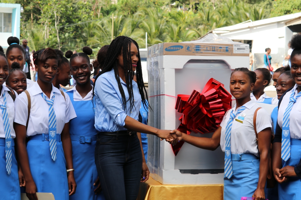 Tracey donates washing machine Edwin Allen's track team - Trackalerts ...